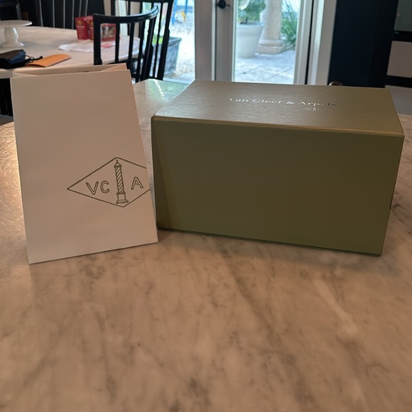 Van Cleef and Arpels | Accessories | Van Cleef And Arpels Box With Bag ...